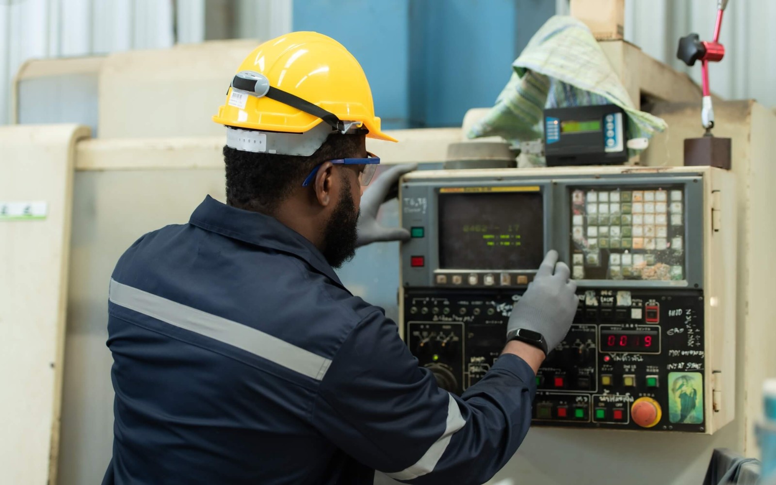 How to Choose the Right Electrical Contractor | Ester Services